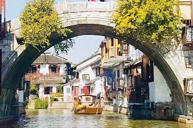 Zhujiajiao Water Town and Shanghai City Highlights Private Day Tour - Discovering Shanghai: A Perfect Blend of Old and New