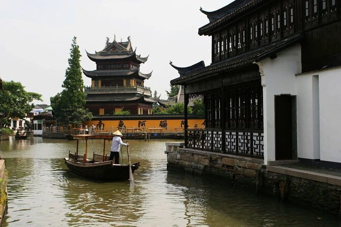 Zhujiajiao Water Town and Shanghai City Highlights Private Day Tour - The Charm of Zhujiajiao Water Town