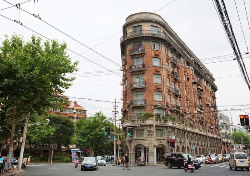 Zhujiajiao Water Town & Shanghai Highlights Day Tour - The Day in Perspective