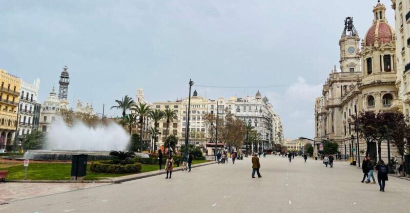 Zoom Through Valencia: Top 25 Hotspots on E-Scooters - Key Points