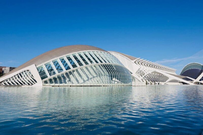 Zoom Through Valencia: Top 25 Hotspots on E-Scooters - An In-Depth Look at the Valencia E-Scooter Tour