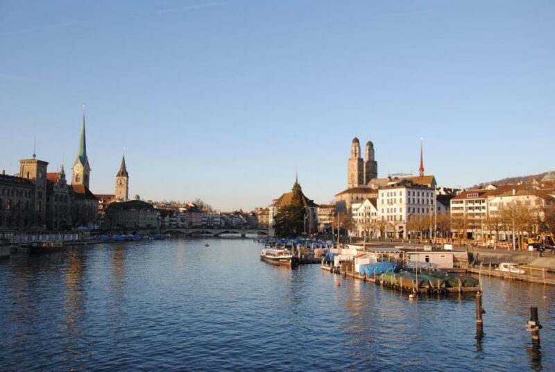 Zurich: 360° city walk including hidden spots - Authenticity and Personal Touches