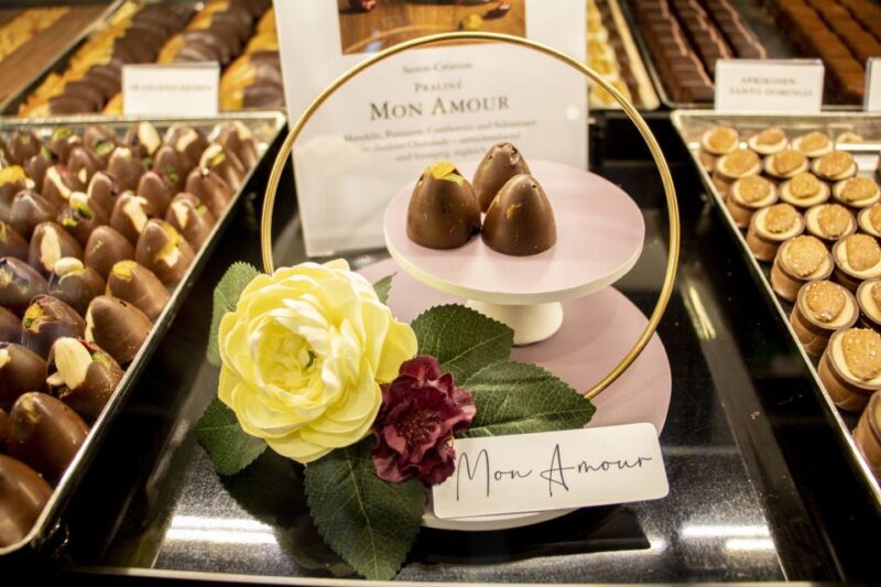 Zurich: Chocolate Tasting and Walking Tour with a Local - Key Points