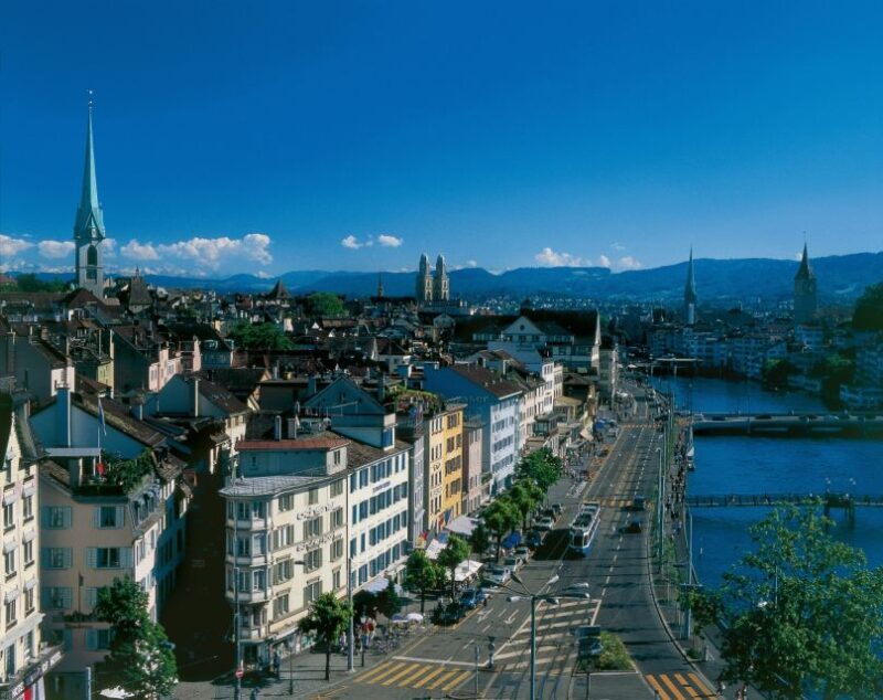 Zurich: City Bus Tour with Audio Guide and Lake Cruise - Authentic Insights from Travelers