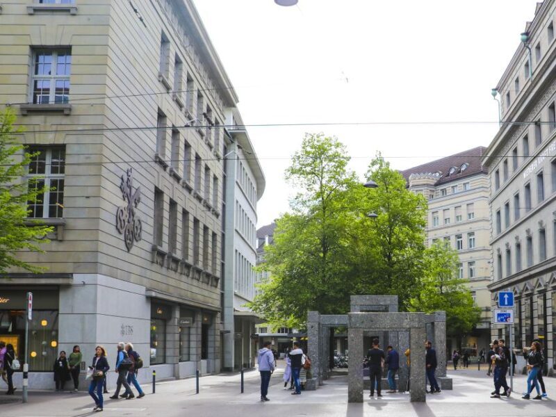 Zurich: Exclusive Swiss Banking Tour with a Local - A Closer Look at the Experience