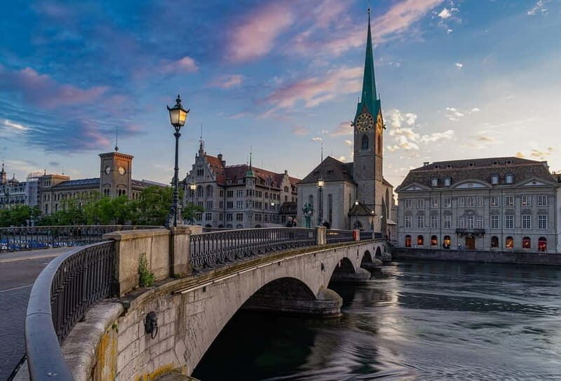 Zurich : Guided walking tour with a local - Key Points