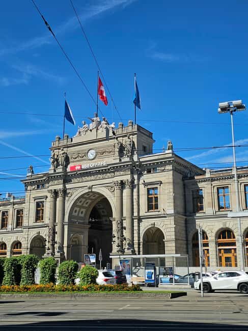 Zürich: Private Costumized Tour with Local Expert Tourguide - Exploring Zurich through a Private, Customizable Lens