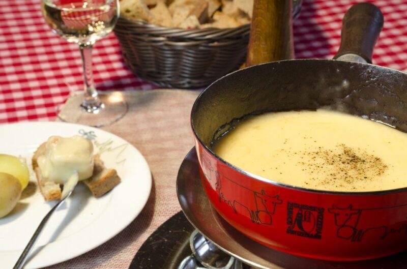 Zurich: Sightseeing and Gourmet Tour with Cheese Fondue - The Itinerary in Detail